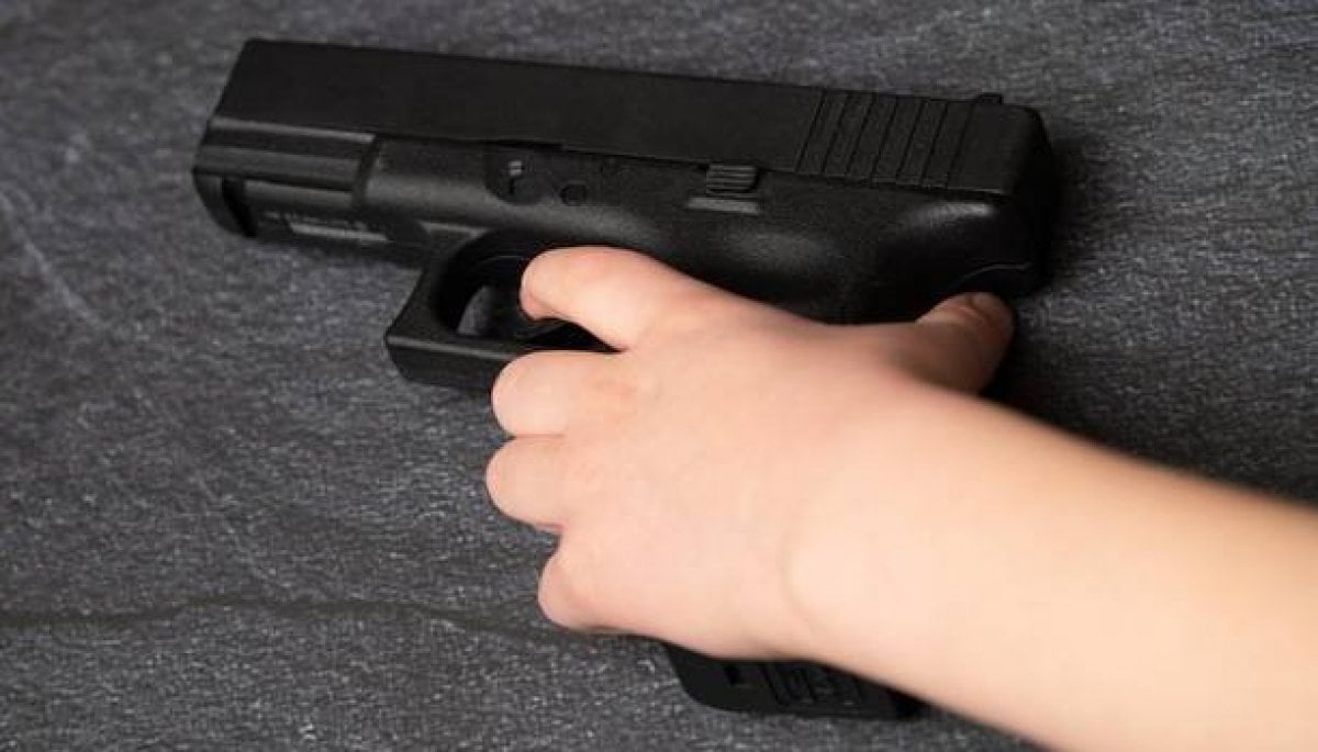 Un bebé de 2 años mata a su padre por accidente con una pistola en EE ...