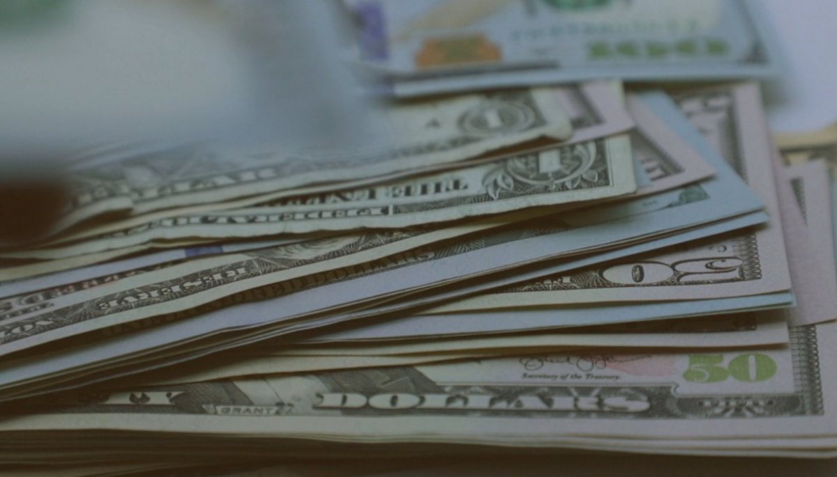 Dólar rompe barrera de los $900 y alcanza máximo histórico | 24horas