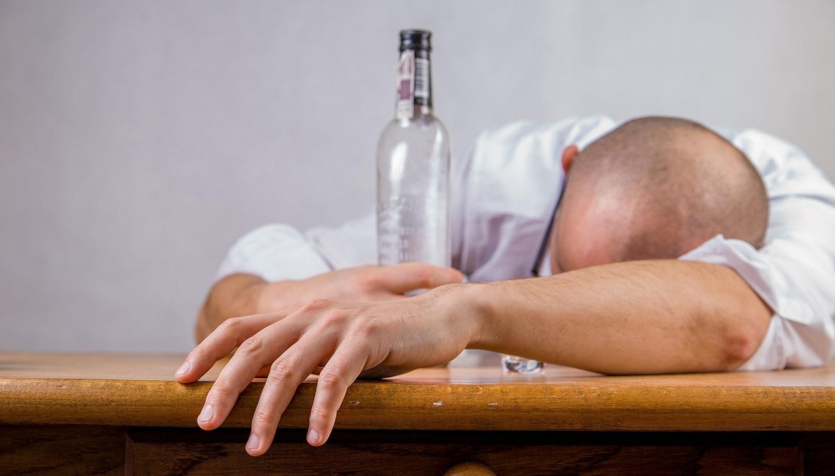 ¿Es efectivo?: medicamento asegura curar los efectos de la resaca | 24horas