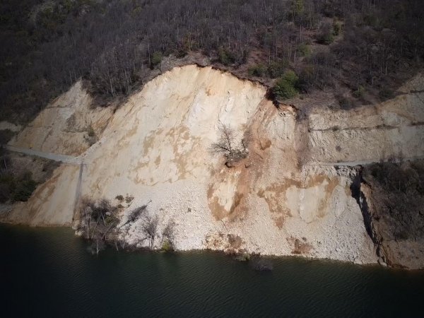 Afectados por derrumbe piden más celeridad en soluciones | 24horas