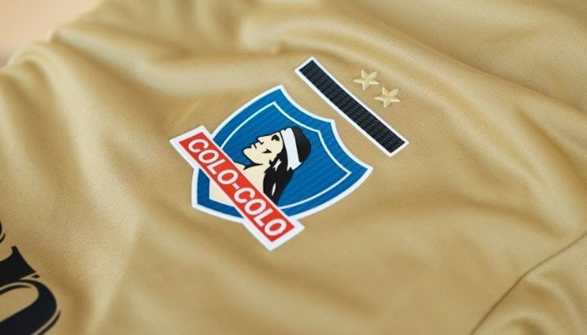 Dorada y con dos estrellas: Así luce la nueva camiseta de Colo Colo ...