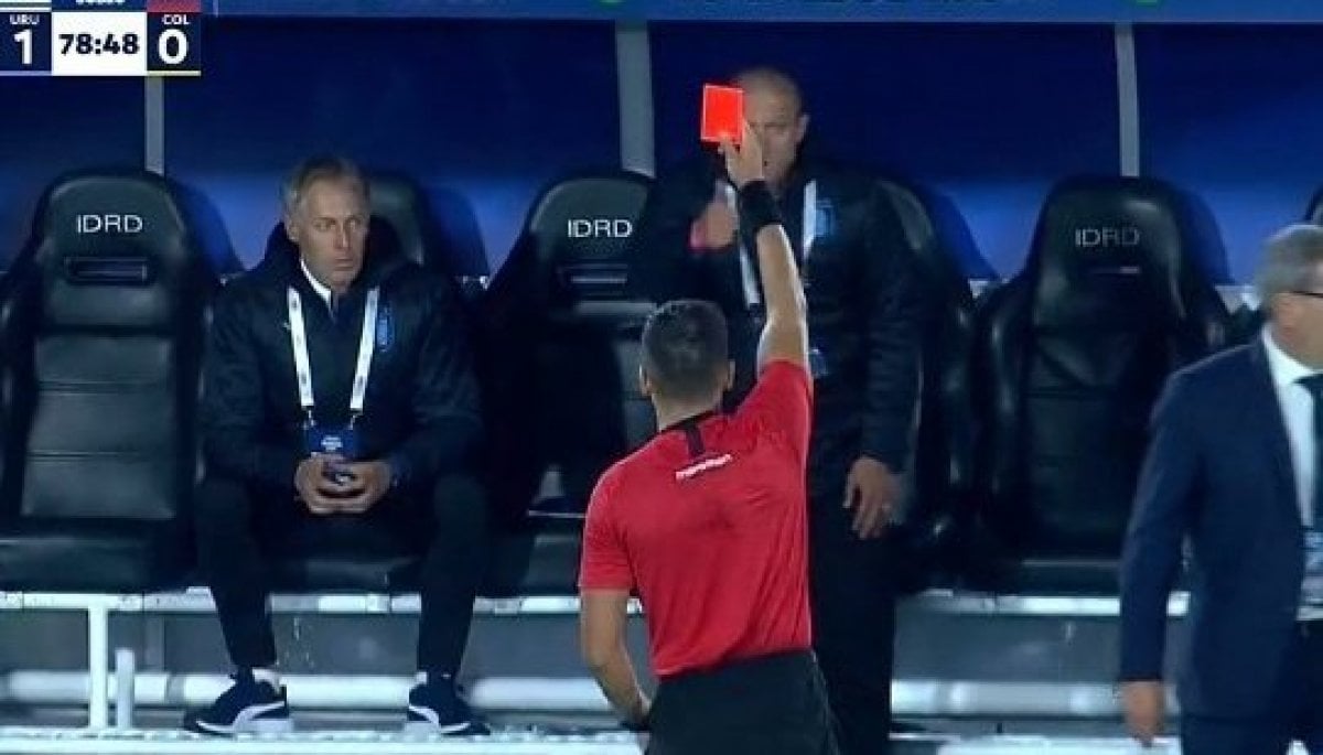 El árbitro chileno lo expulsó: La "jugada" de Uruguay que los charrúas ...