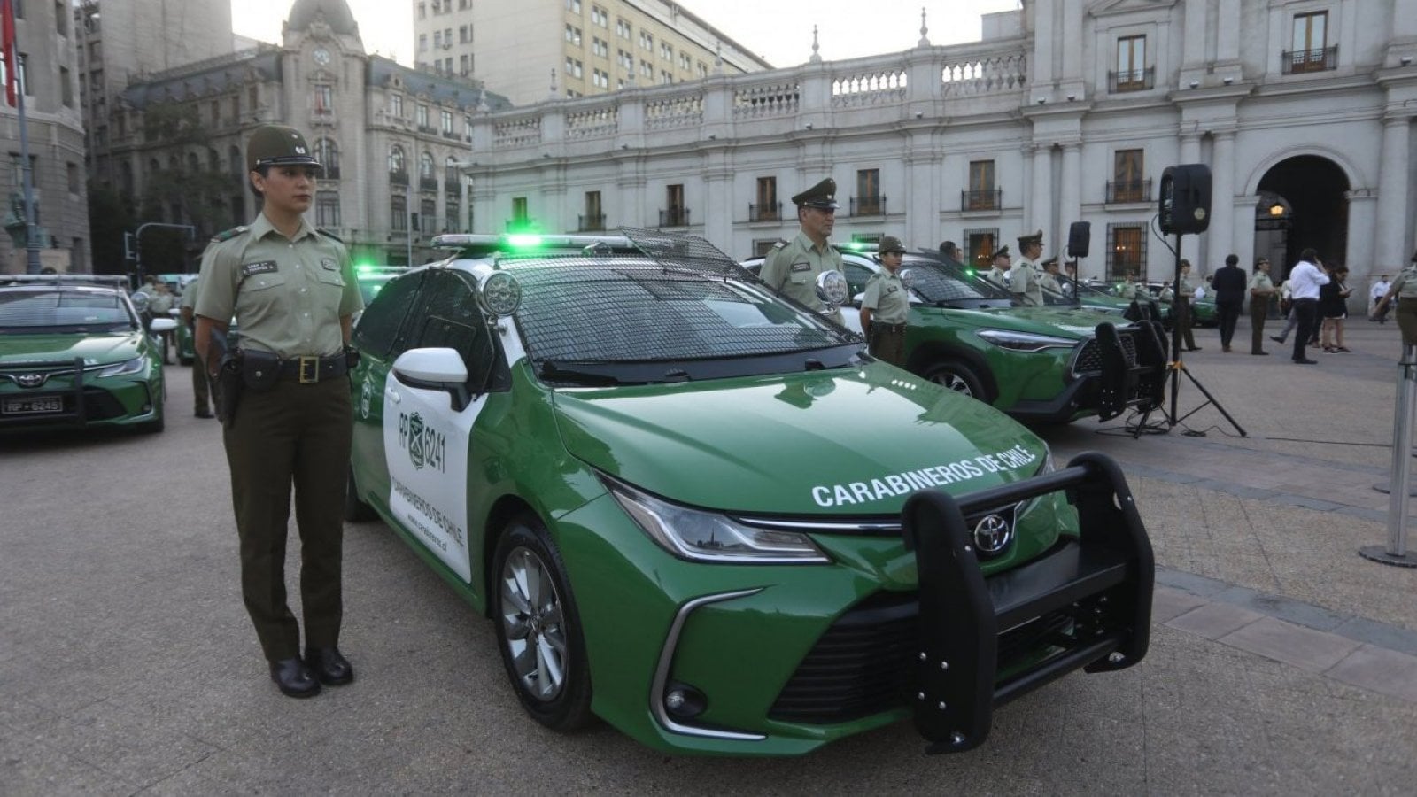 Carabineros renueva su equipo policial con 150 vehículos y radios ...