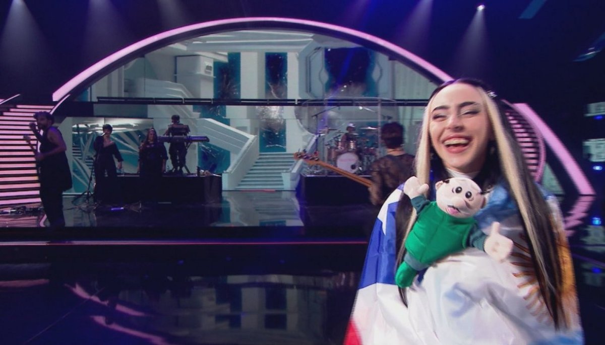 "Doctor Simi" también se "luce" en presentación de Nicki Nicole | 24horas