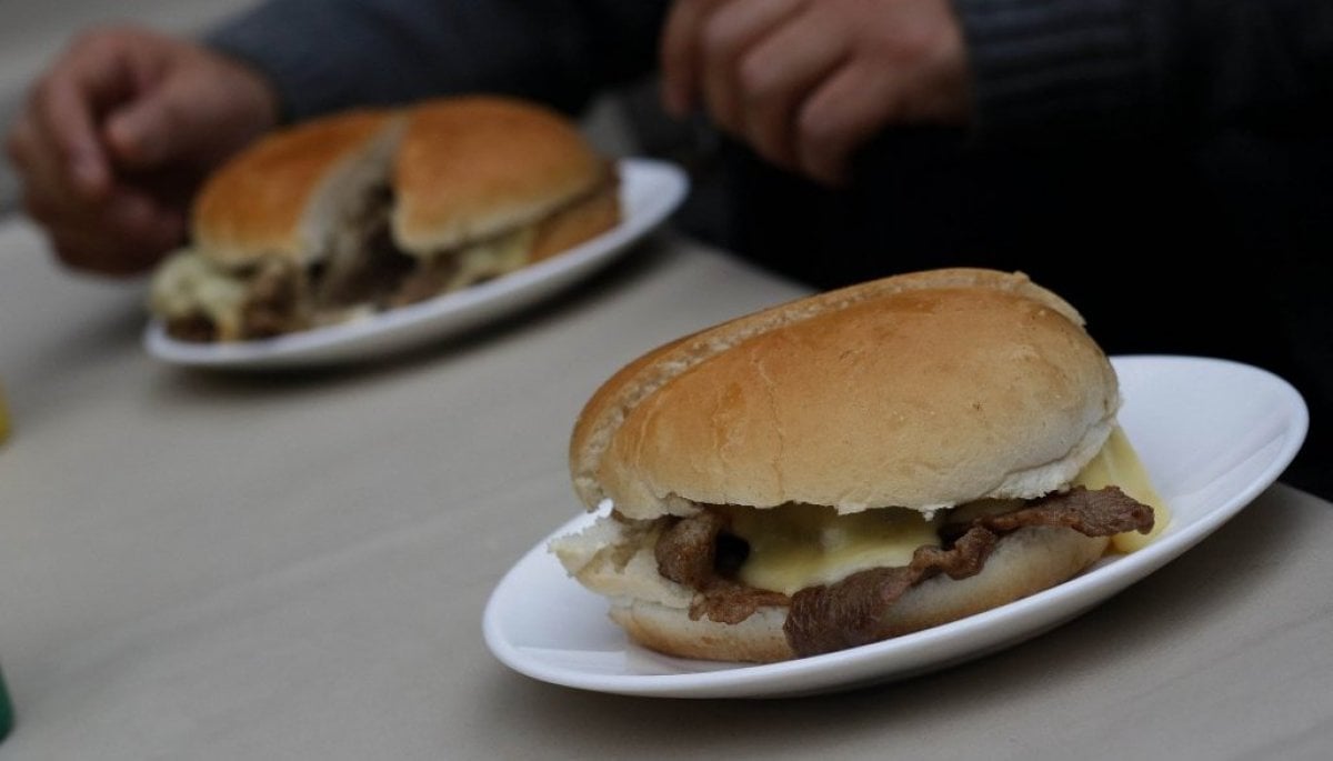 Dos sándwiches chilenos figuran entre los 100 mejores del mundo | 24horas