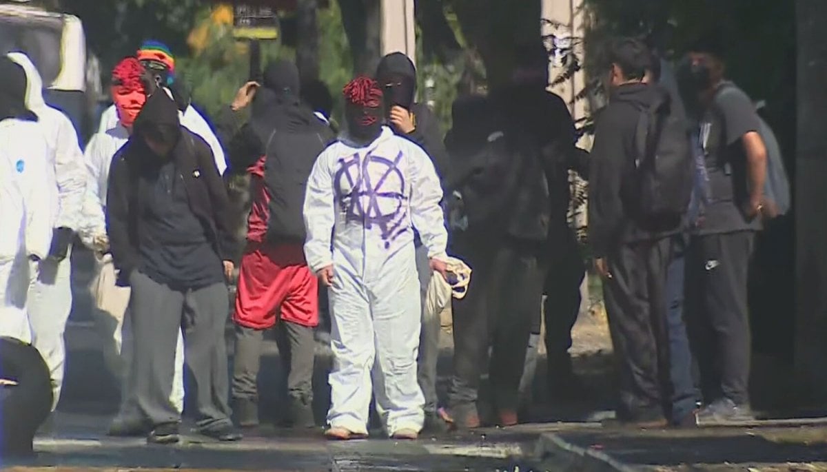 Estudiantes y overoles blancos levantan barricadas en INBA tras llamado ...