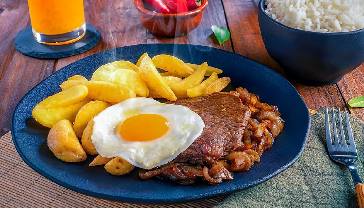 Bistec a lo Pobre: ¿cómo prepararlo y por qué se llama así? | 24horas