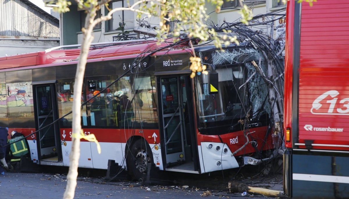 Mujer muere atropellada por bus del transporte público en Santiago ...