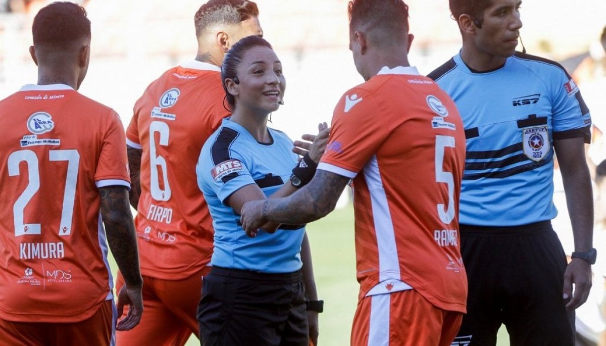 ¿Quién es Leslie Vásquez? La guardalíneas apuntada en la polémica del referato nacional | 24horas