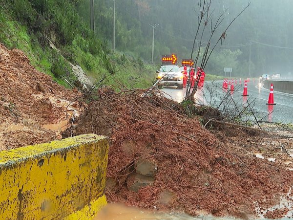 Lluvias provocan deslizamientos y derrumbes | 24horas