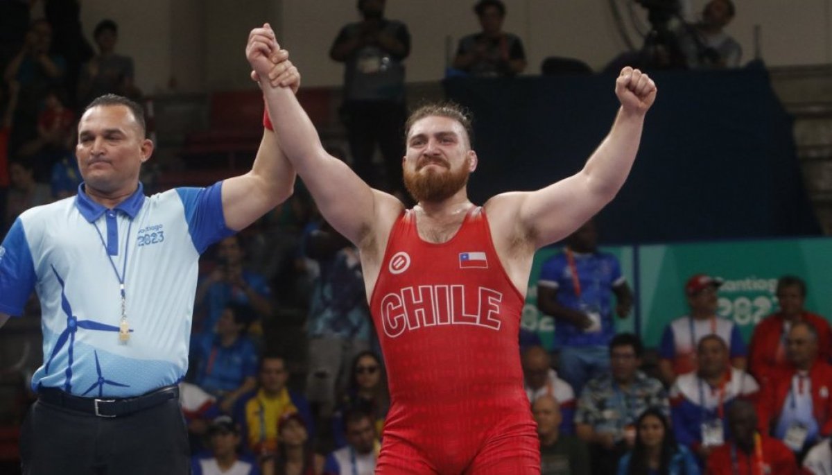 El luchador José Moreno le da una nueva medalla al Team Chile en Santiago 2023 | 24horas