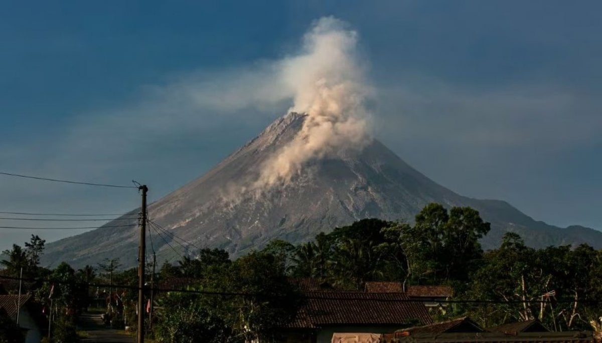 Hallan 11 muertos tras erupción de volcán en Indonesia | 24horas