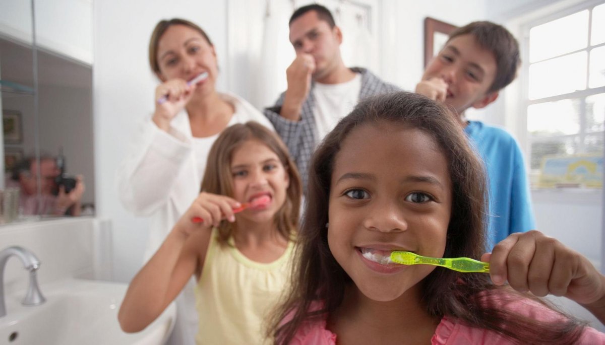 Cuál es la mejor manera de cepillarse los dientes (y por qué la mayoría ...