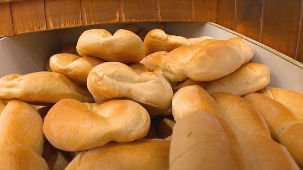 ¿Cómo revivir un pan duro para comerlo? | 24horas