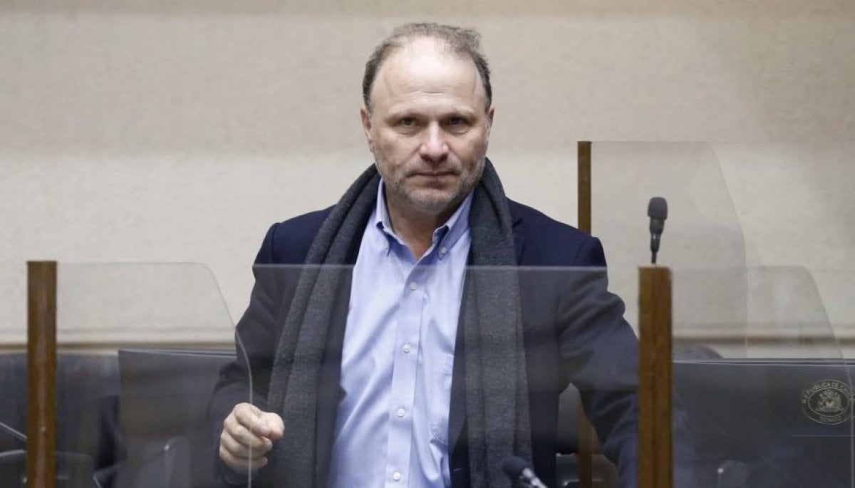 De Urresti: "En la derecha se ha generado una competencia de quién es ...