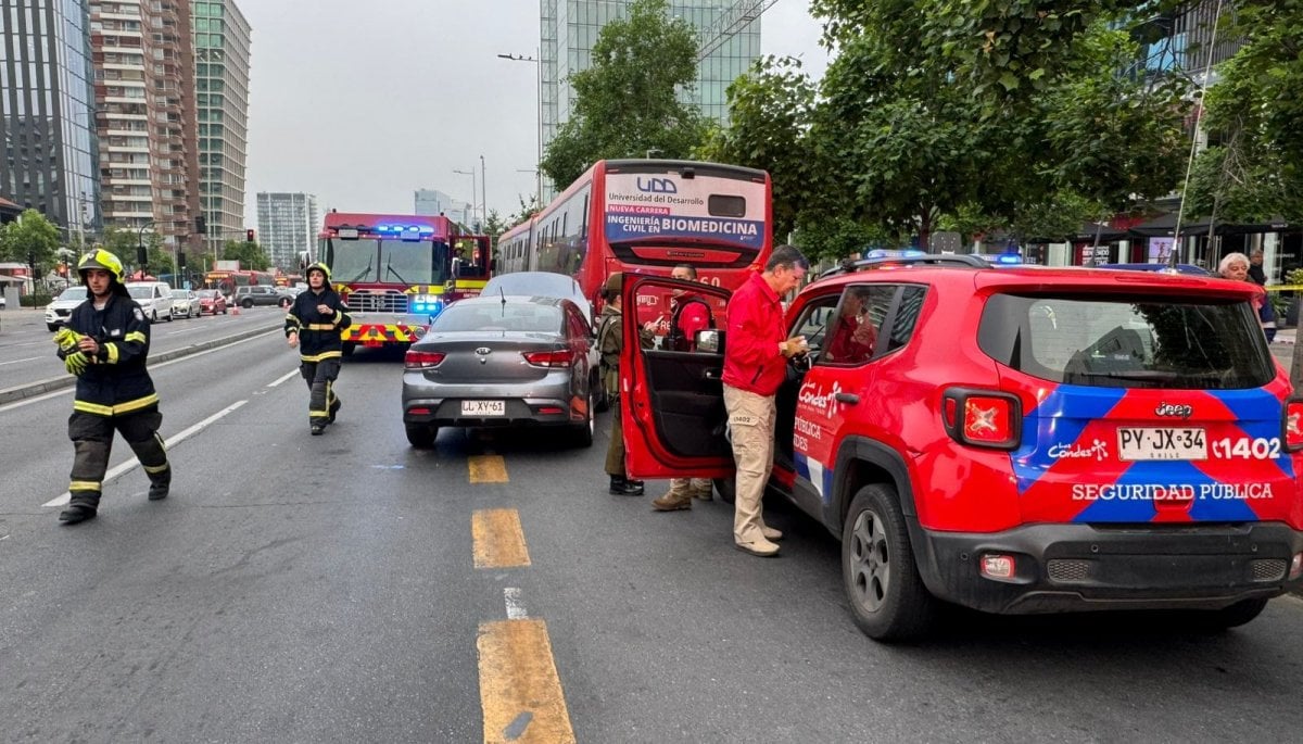 Sufrió infarto: chofer muere tras chocar con micro en Las Condes | 24horas