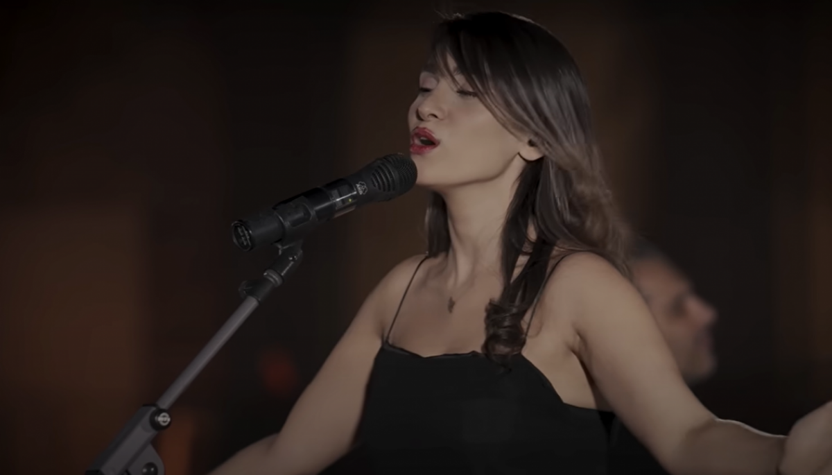 Autoridades iraníes detienen a Parastoo Ahmadi por cantar sin velo en ...