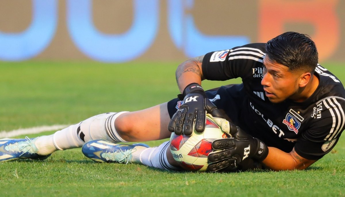 Hinchas reaccionan a la primera foto oficial de Brayan Cortés en Colo ...