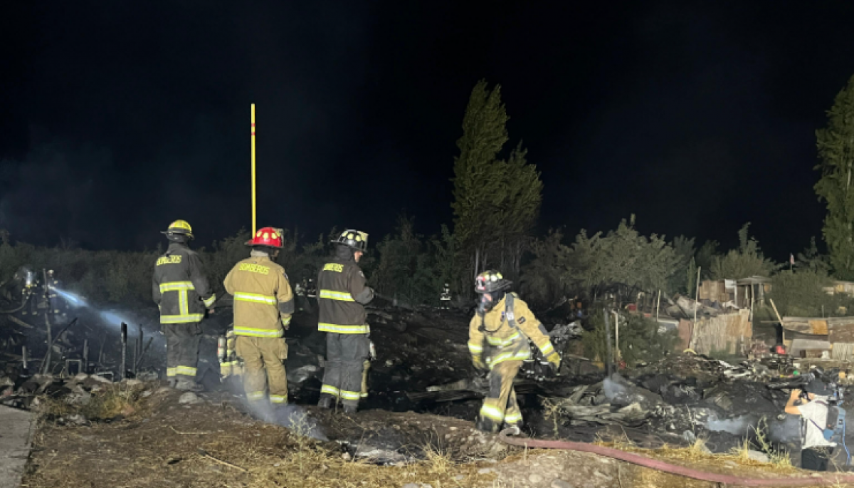 Incendio en campamento en Buin deja 15 viviendas afectadas: no hay ...