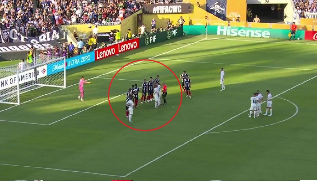 Insólito: La llamativa barrera de Monterrey ante el Inter de Milán que ...