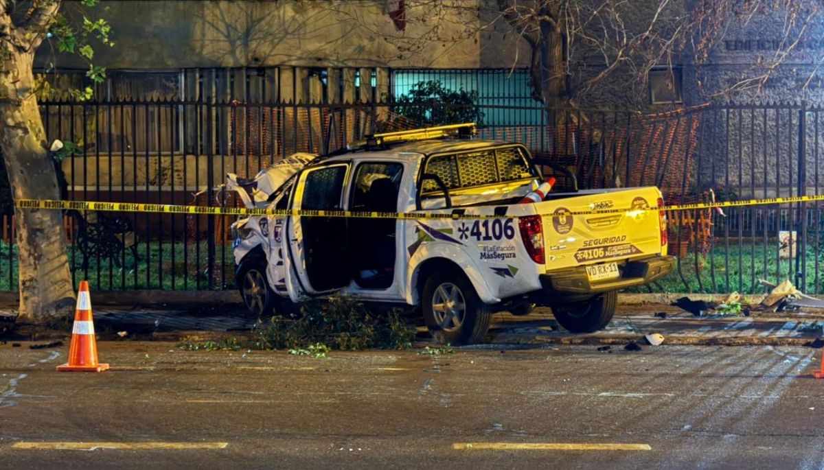 Conductor colisionó con patrulla municipal de Estación Central: habría ...